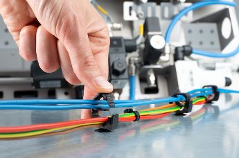 Clips de fixation pour applications industrielles